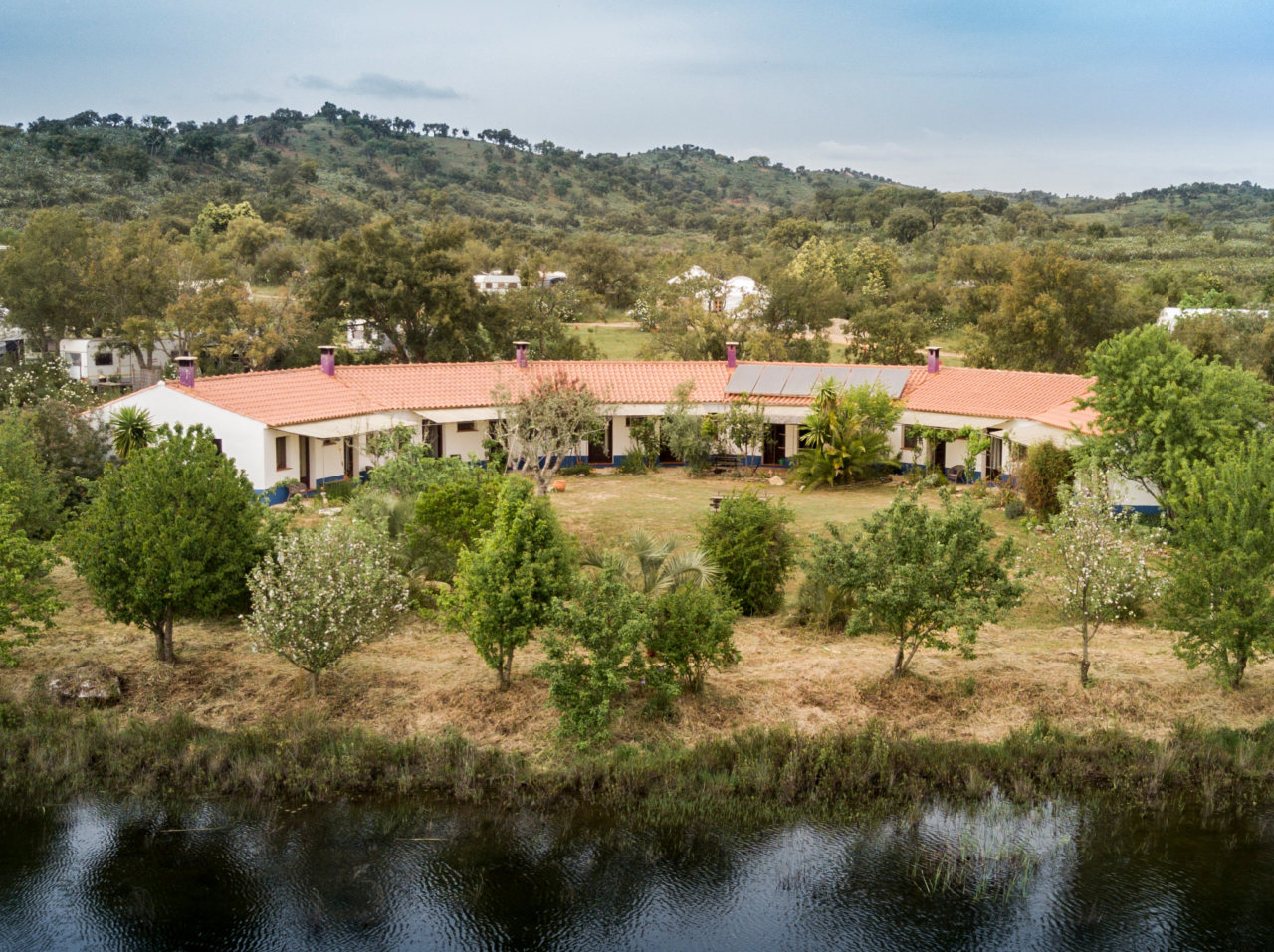 Preise & Unterbringung | Tamera Friedensforschungs- und Ausbildungszentrum